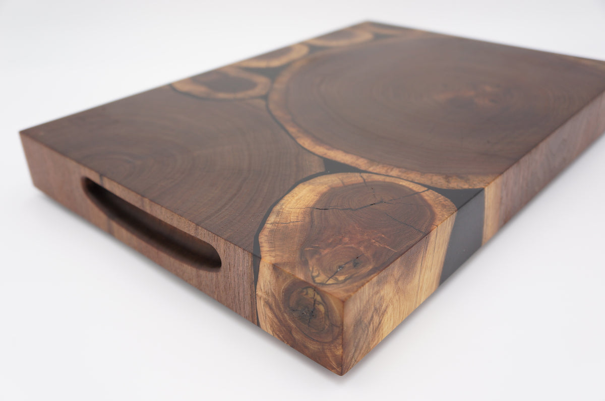 Walnut Rounds with Black Epoxy End Grain Cutting Board – Kline Wood Design