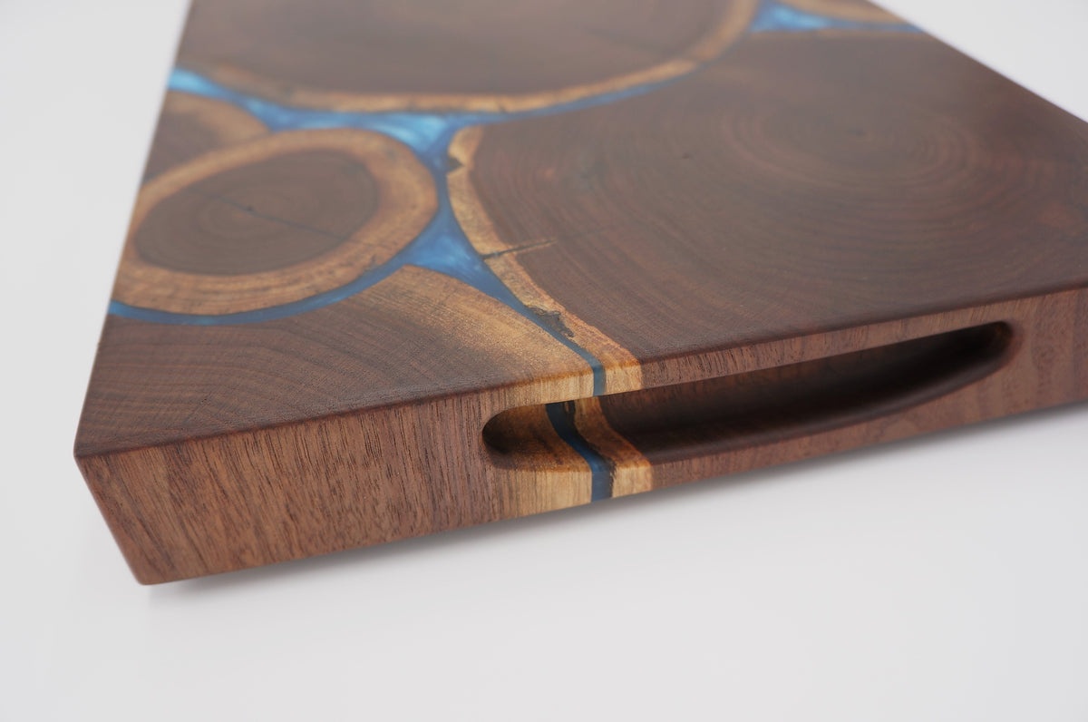 Walnut Rounds with Blue Epoxy End Grain Cutting Board – Kline Wood Design
